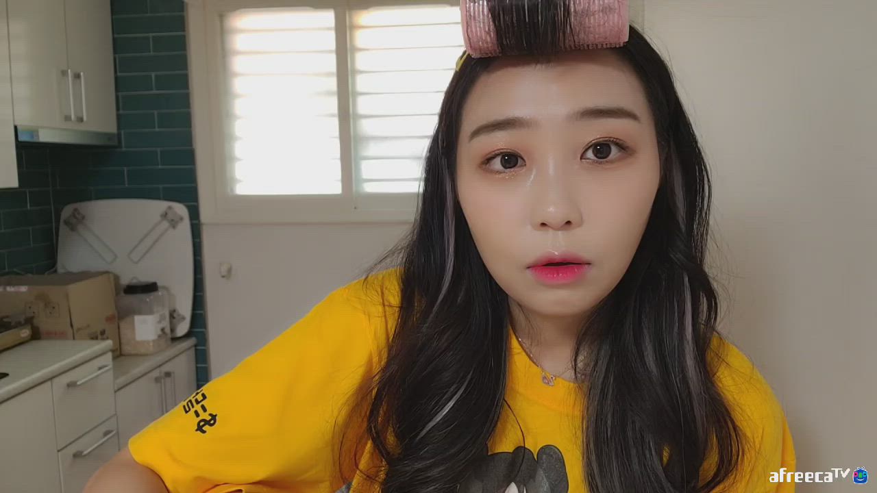 Korean cutie farts | Scrolller