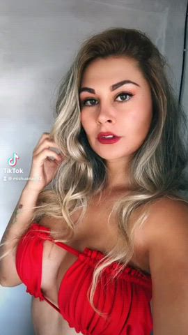 Am I Red Hott?? | Scrolller