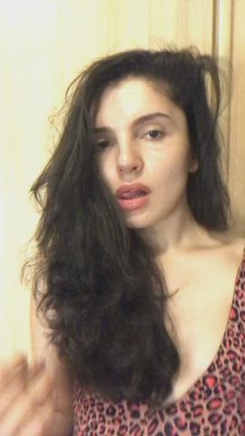 A men that knows how to use his tongue is extremely useful | Scrolller