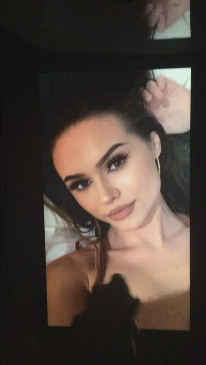 Talia gets a nice load on her face | Scrolller