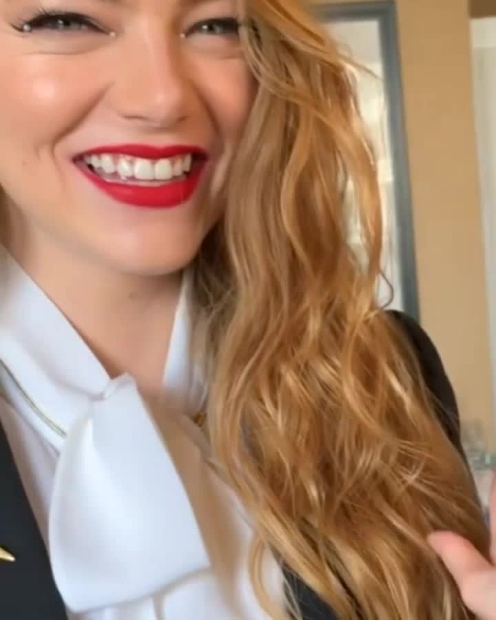 Emma Stone Scrolller