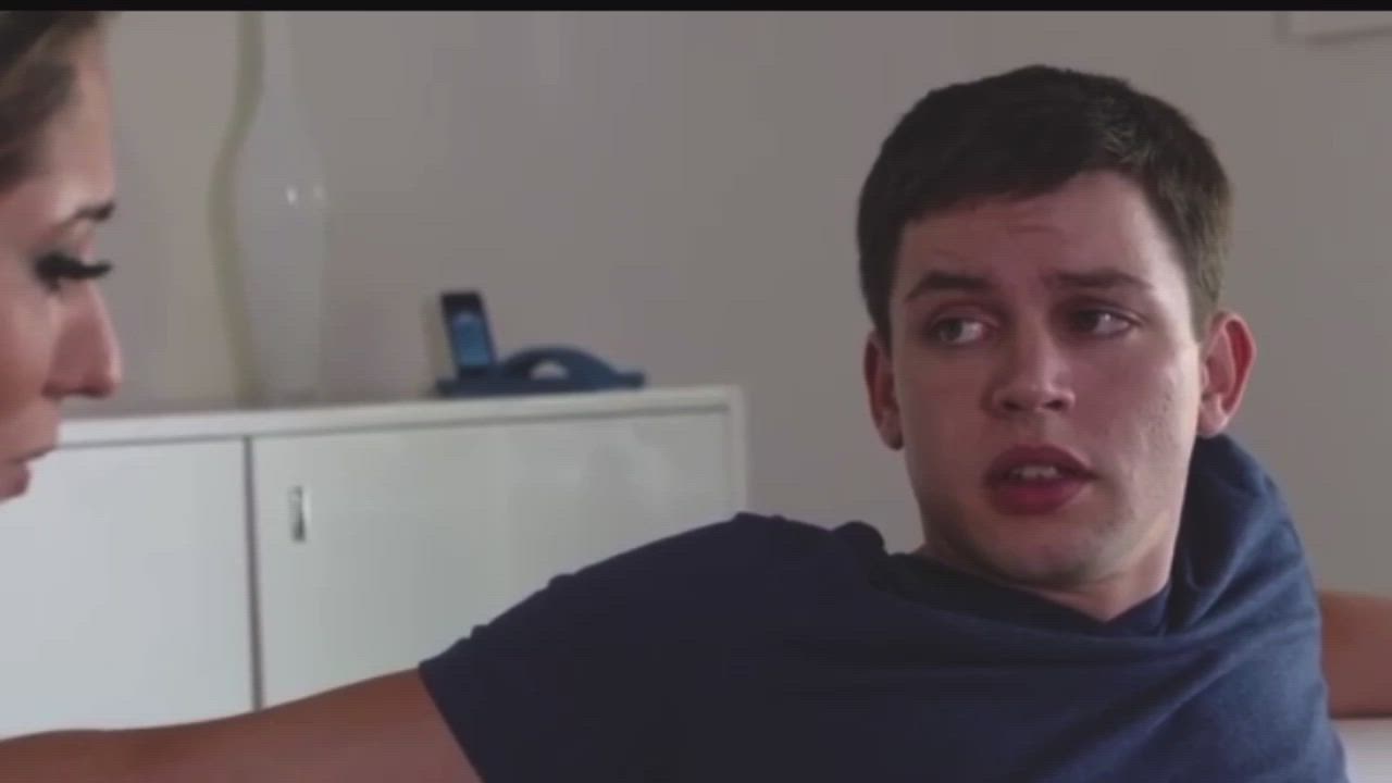 Your bully tricks your mom into feeling bad for him | Scrolller