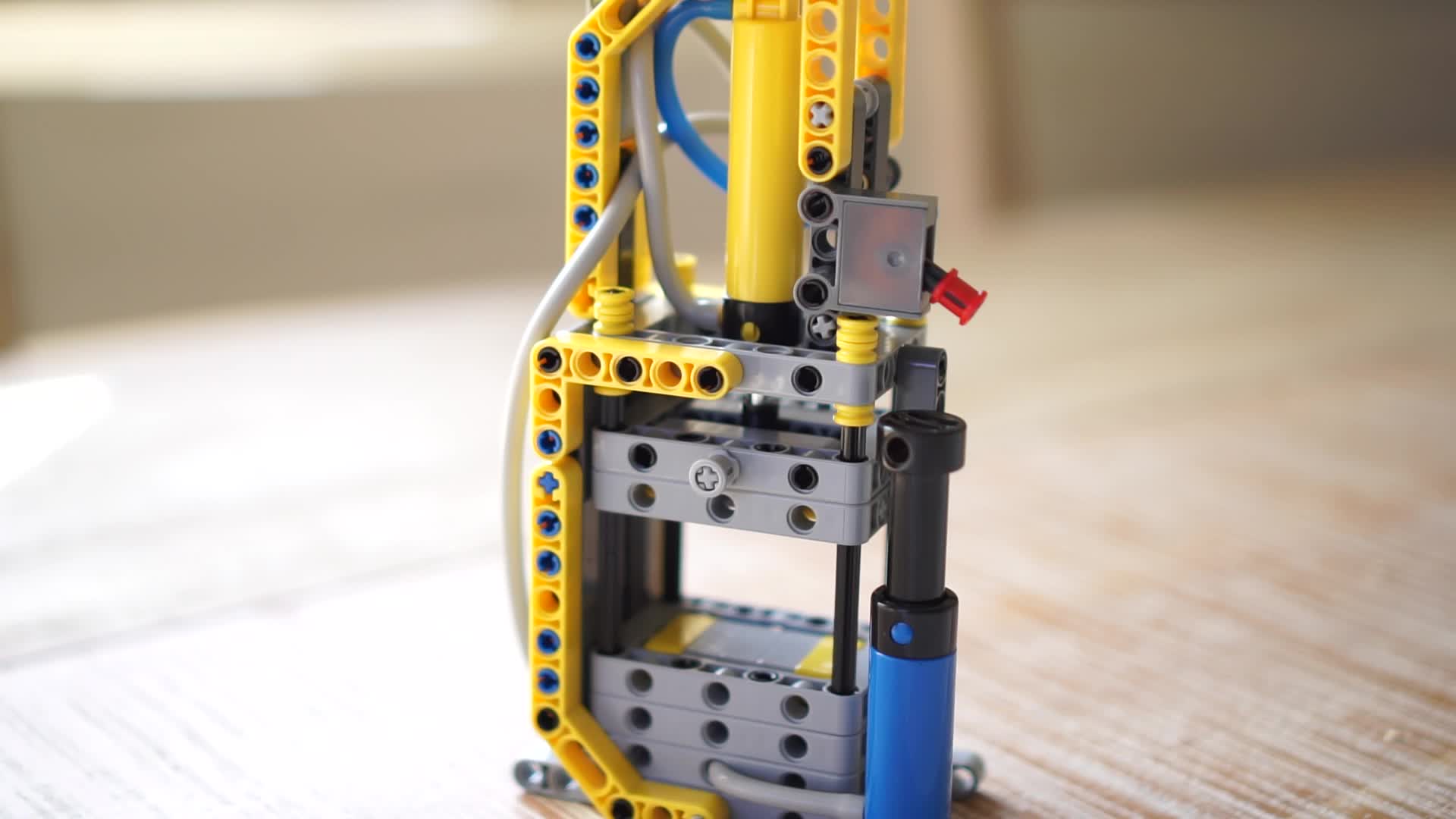 My attempt at a Lego hydraulic press | Scrolller
