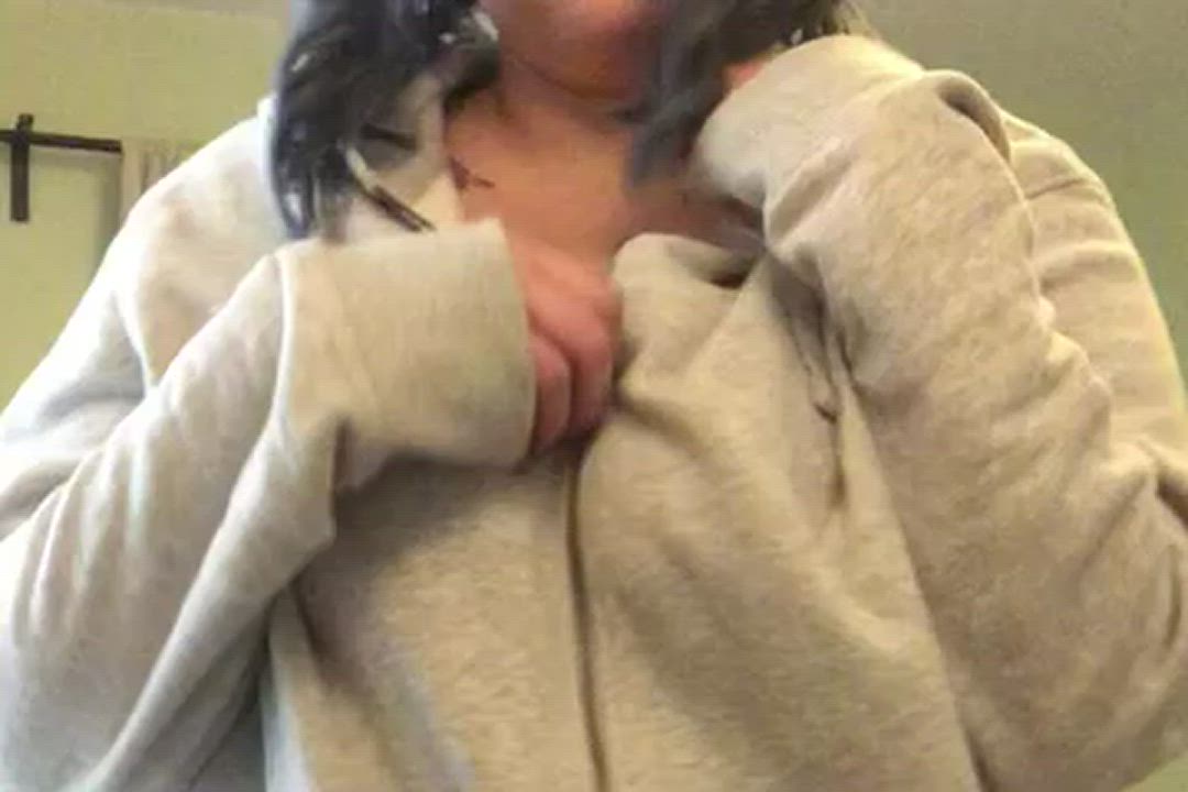 do you like what’s under my hoodie? | Scrolller