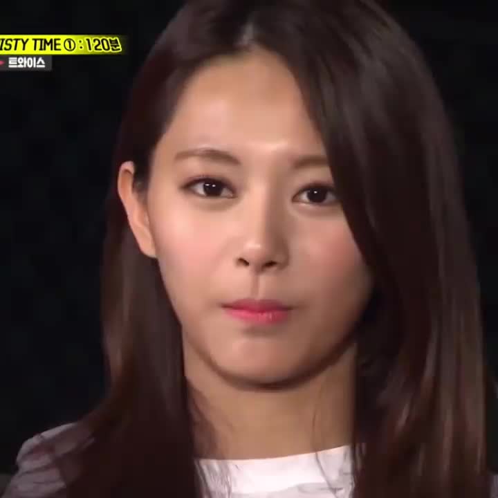 Tzuyu - close up, tongue trick | Scrolller