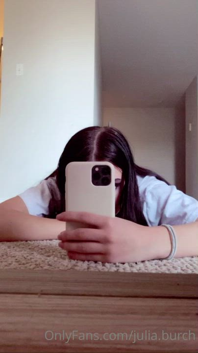 Julia Burch 🐰 | Scrolller