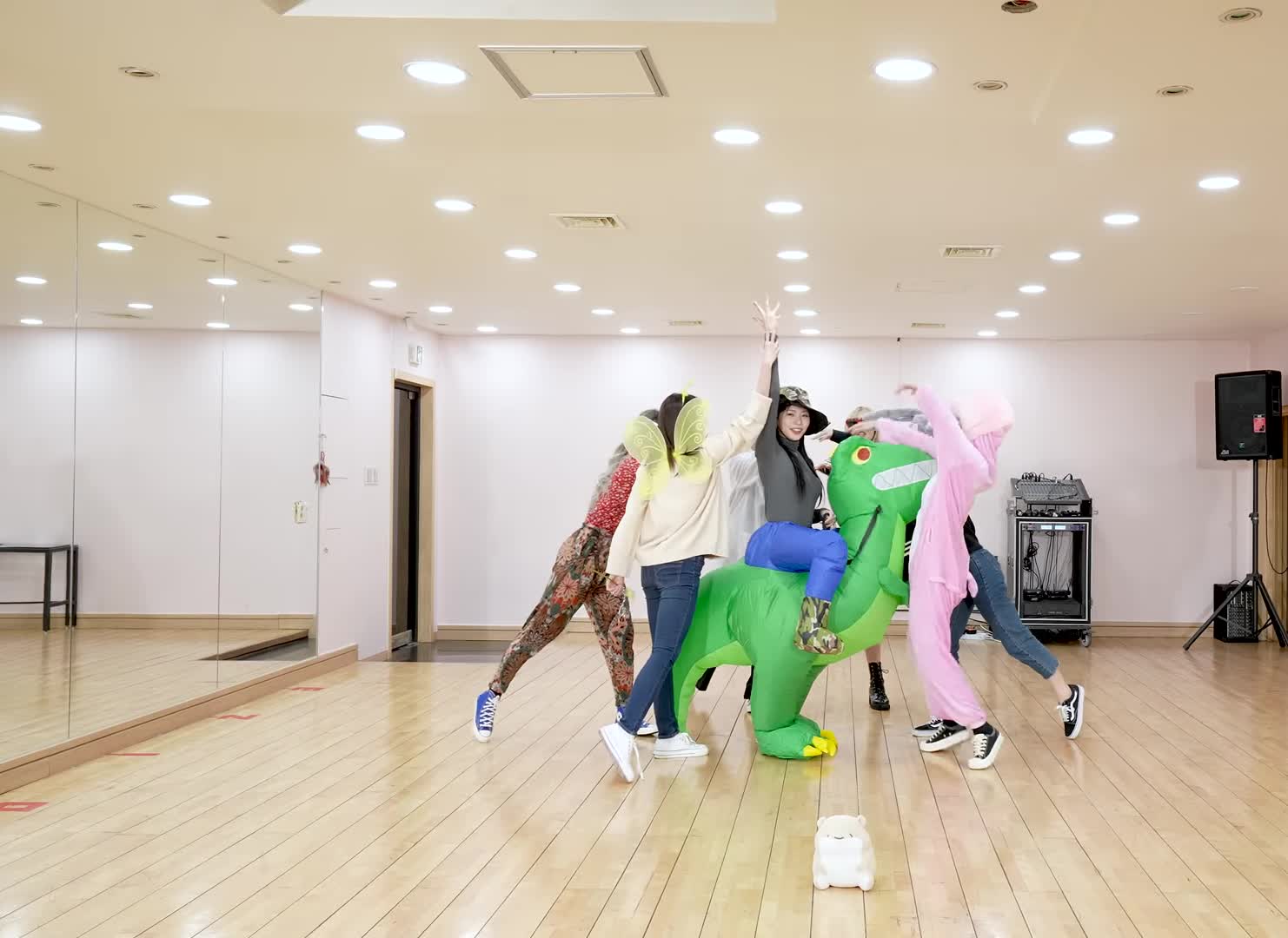 How to train your dinosaur! | Scrolller