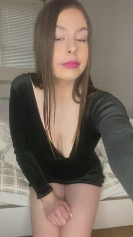 cleavage with a happy ending 😘 | Scrolller