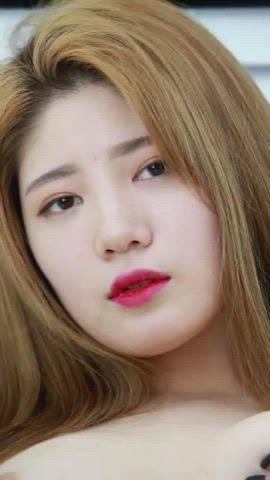 She's a spreader | Scrolller