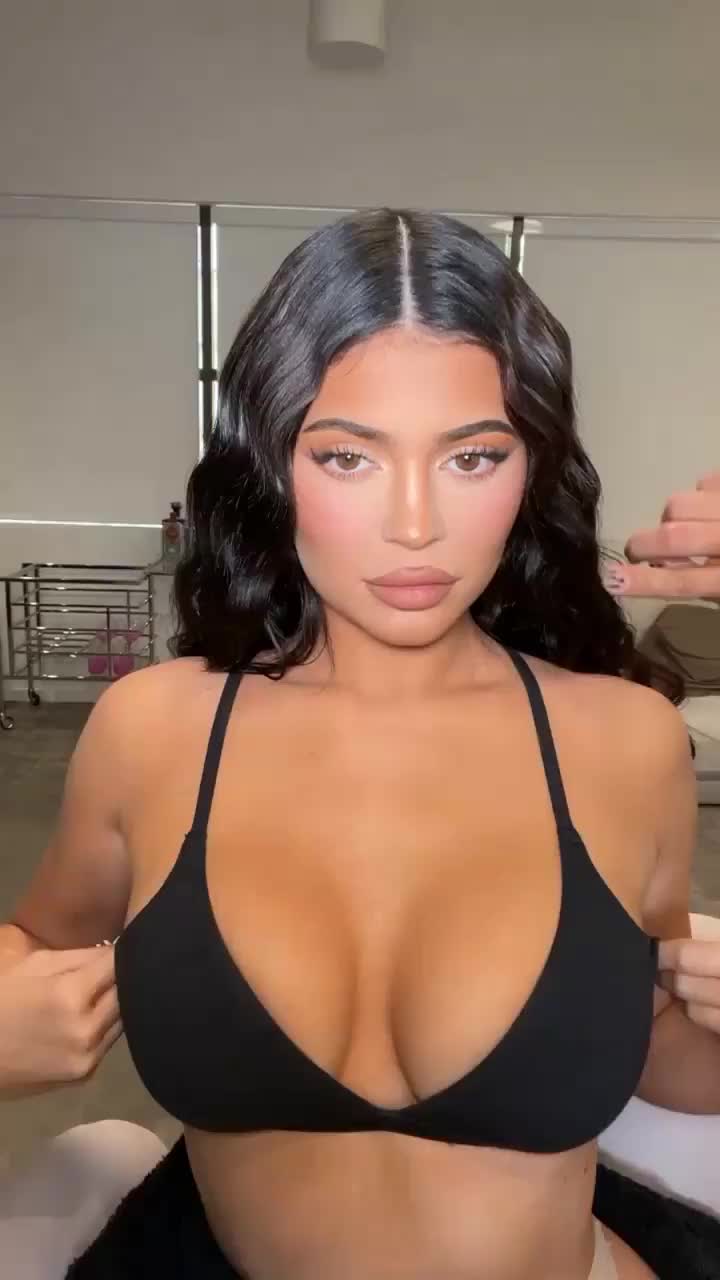 Kylie jenner showing off | Scrolller