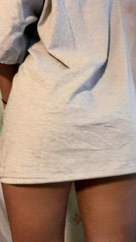 Bending over for you :) | Scrolller