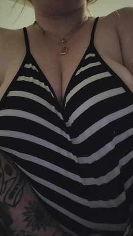I need someone to suck on my tits asap | Scrolller