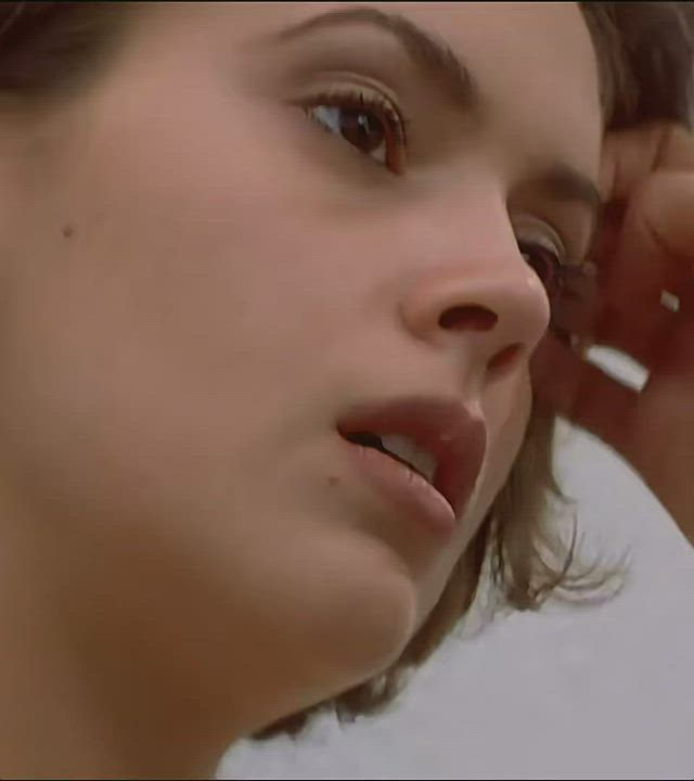 Alyssa Milano loving the plot in Embrace of the Vampire | Scrolller