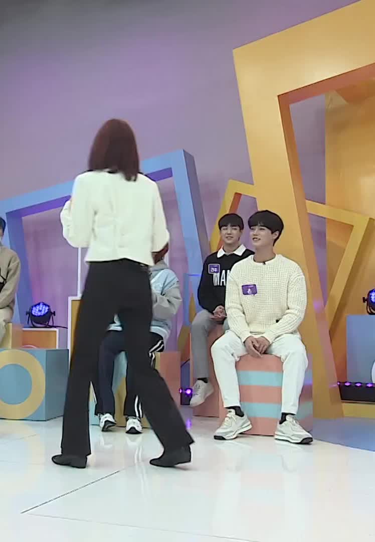 LOONA - Yves | Scrolller