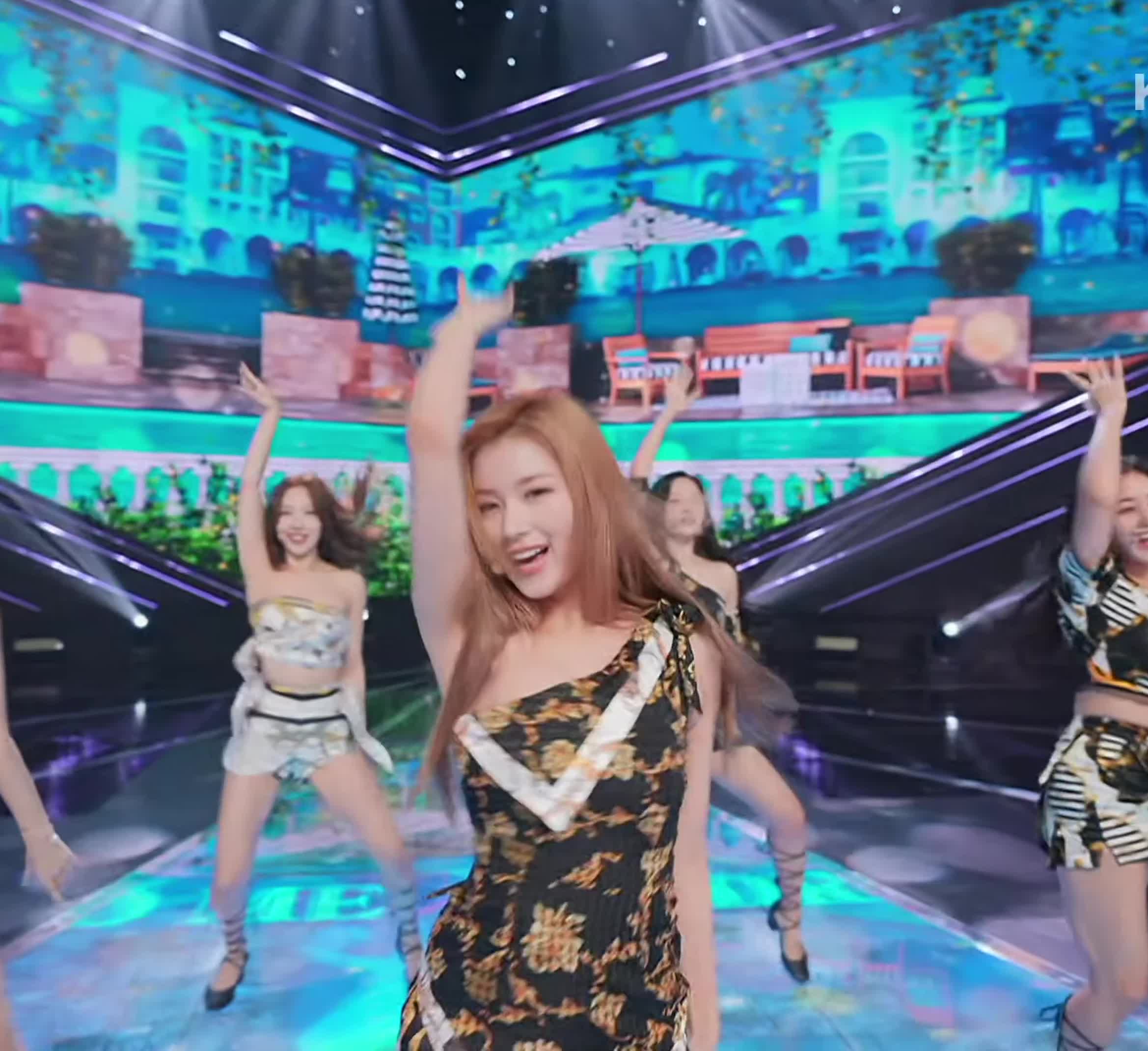 Sana - yellow, black & white outfit, alcohol free performance | Scrolller