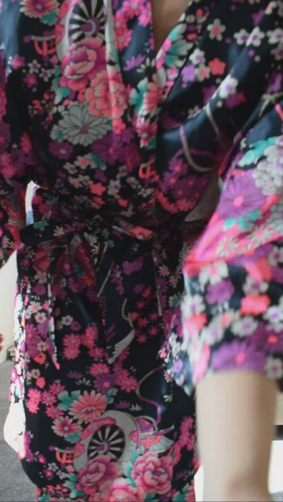 Will you be the first guy that I hook up with on reddit? I wonder how long you will last ...