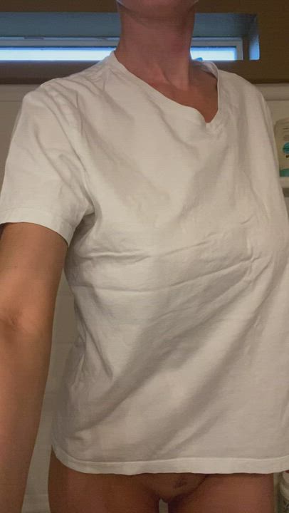 Wet Tshirt Reveal A Different Way To Use Husbands Undershirt Scrolller