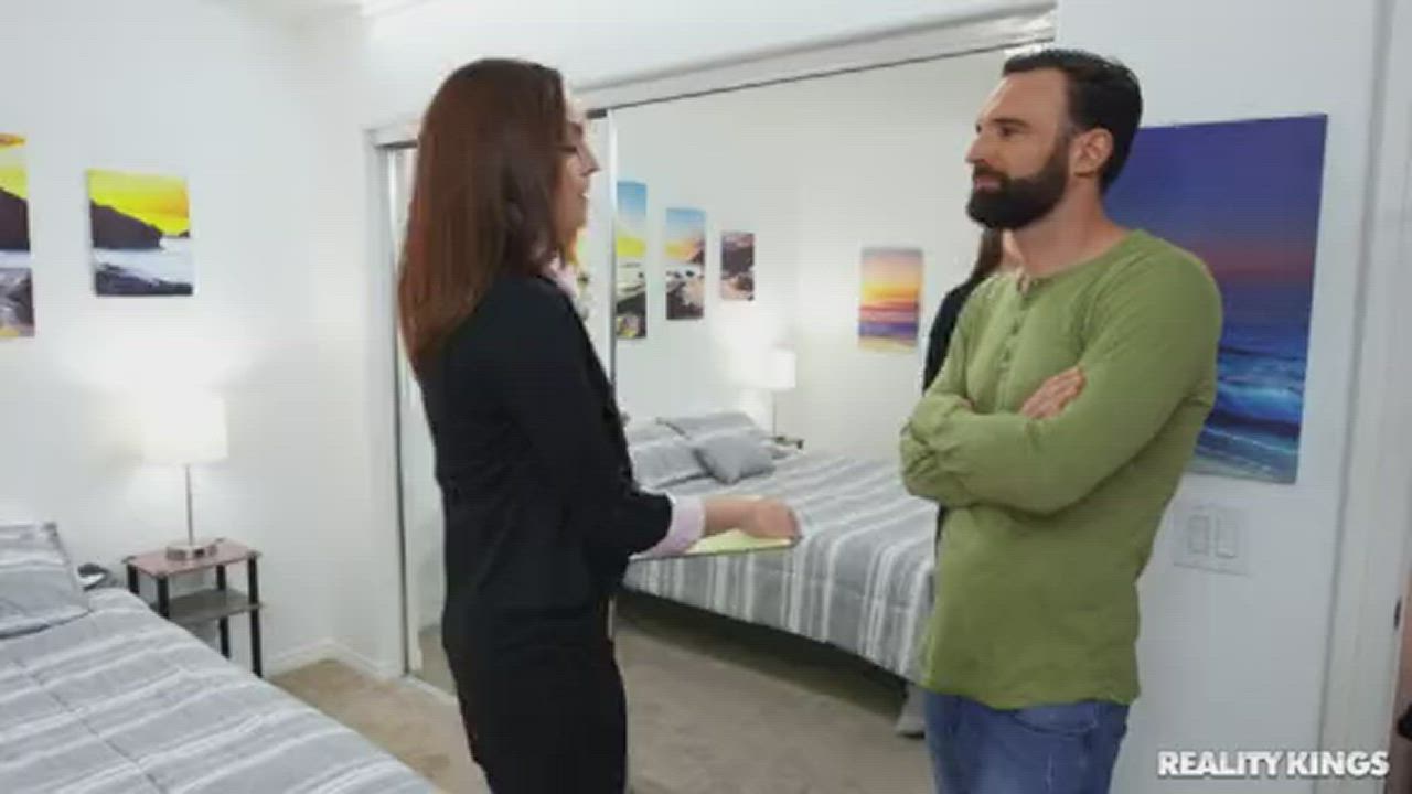 Room For Rent | Scrolller