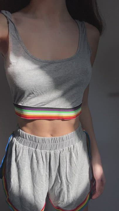 I’m only 18 years and 3 months old but I know how to please you😘 | Scrolller