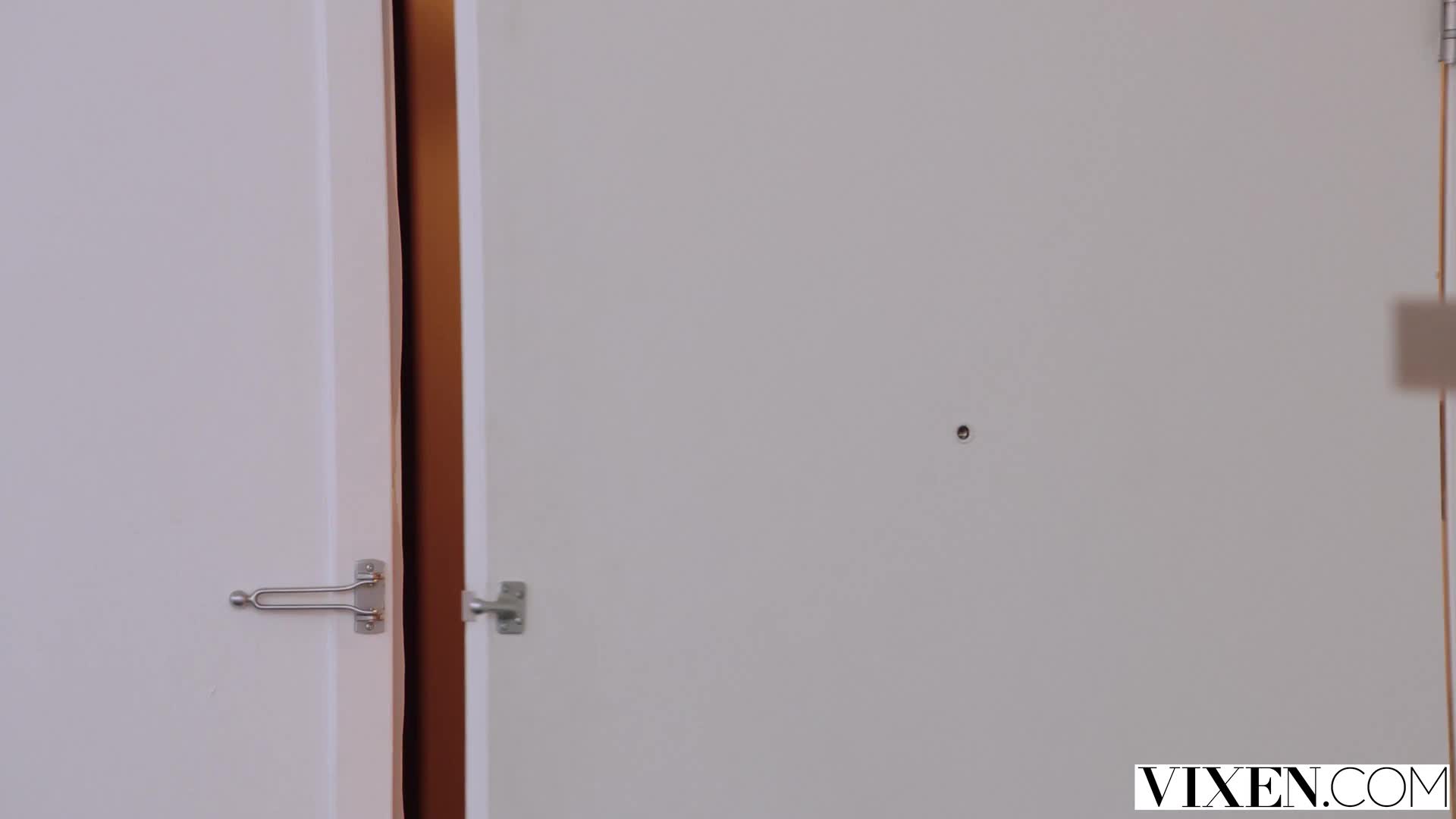 Her first scene | Scrolller