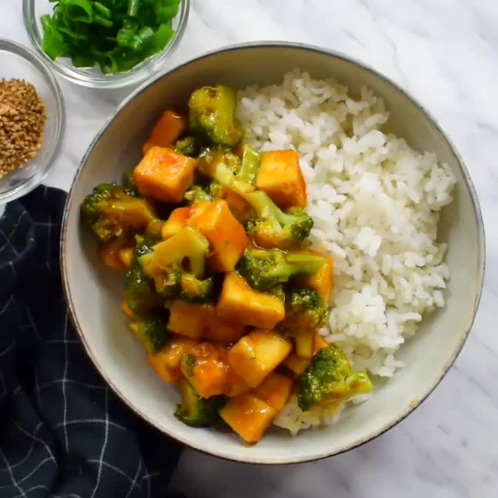 Orange and Ginger Glazed Tofu with Broccoli | Scrolller