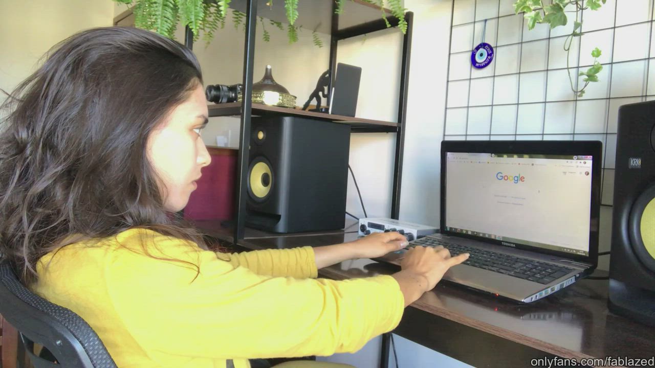 Home office distractions... | Scrolller