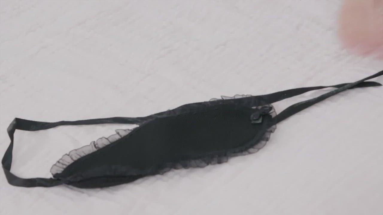 My blindfolded mom | Scrolller