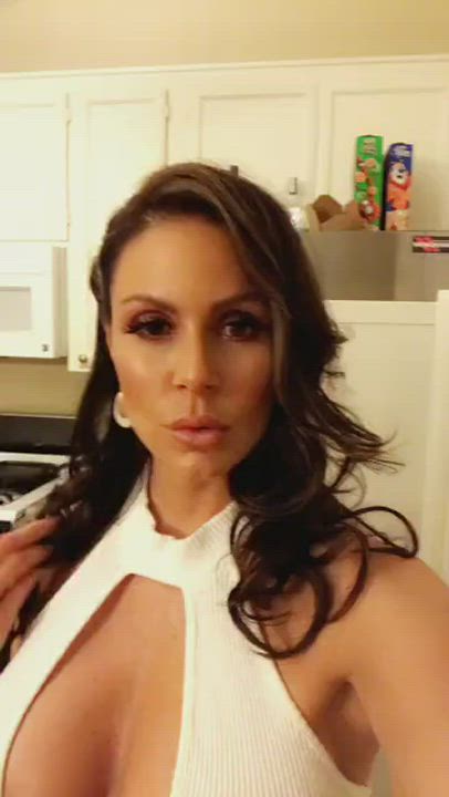 Mom keeps sending me snaps (20) | Scrolller