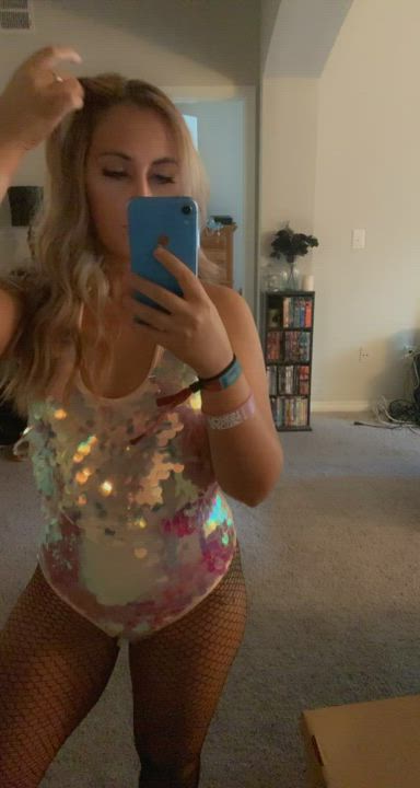 Will you show me off baby | Scrolller