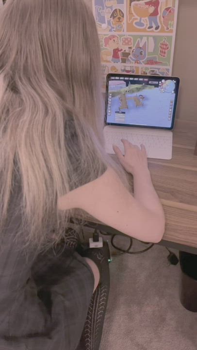 Used and creampied while playing RuneScape 🤤🎣 | Scrolller