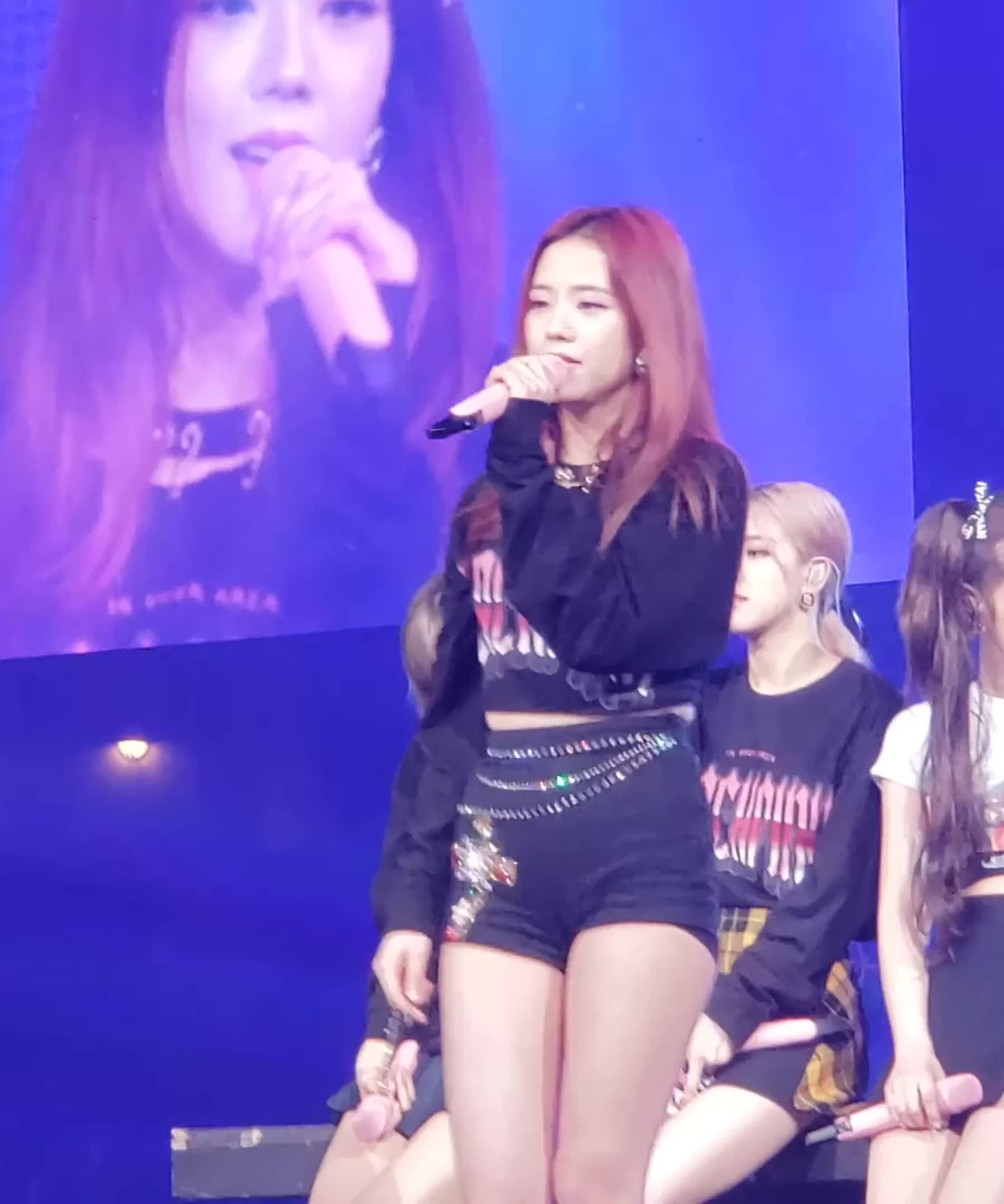 Jisoo x Blackpink | Scrolller