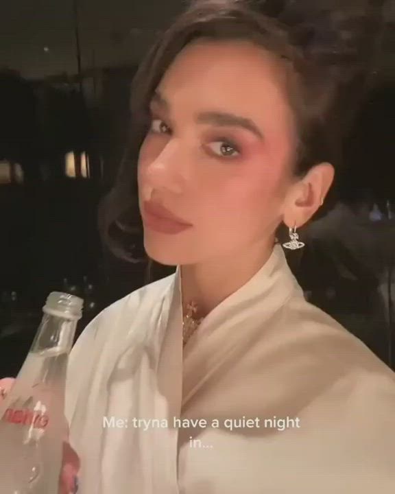 Dua just loves to tease her fappers | Scrolller