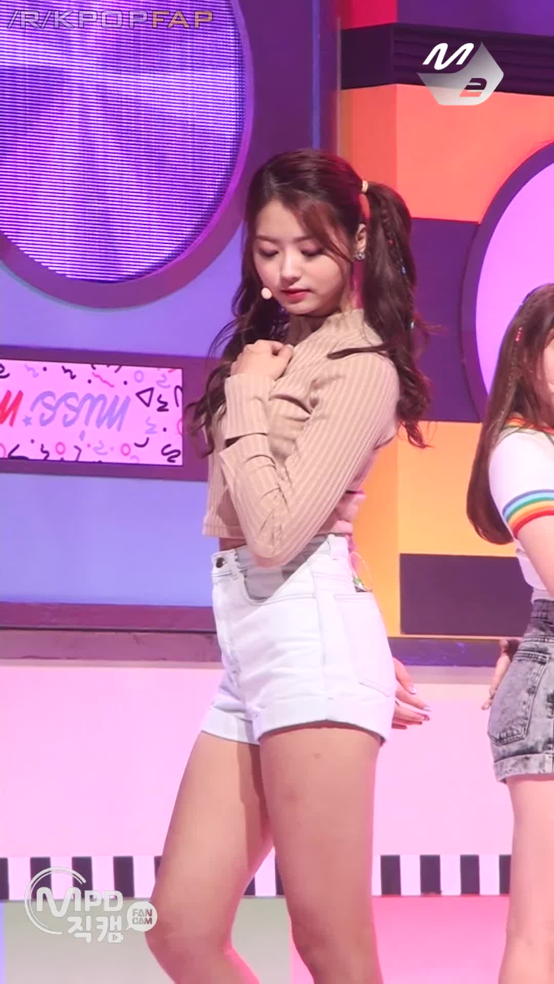 Nayoung ioi | Scrolller