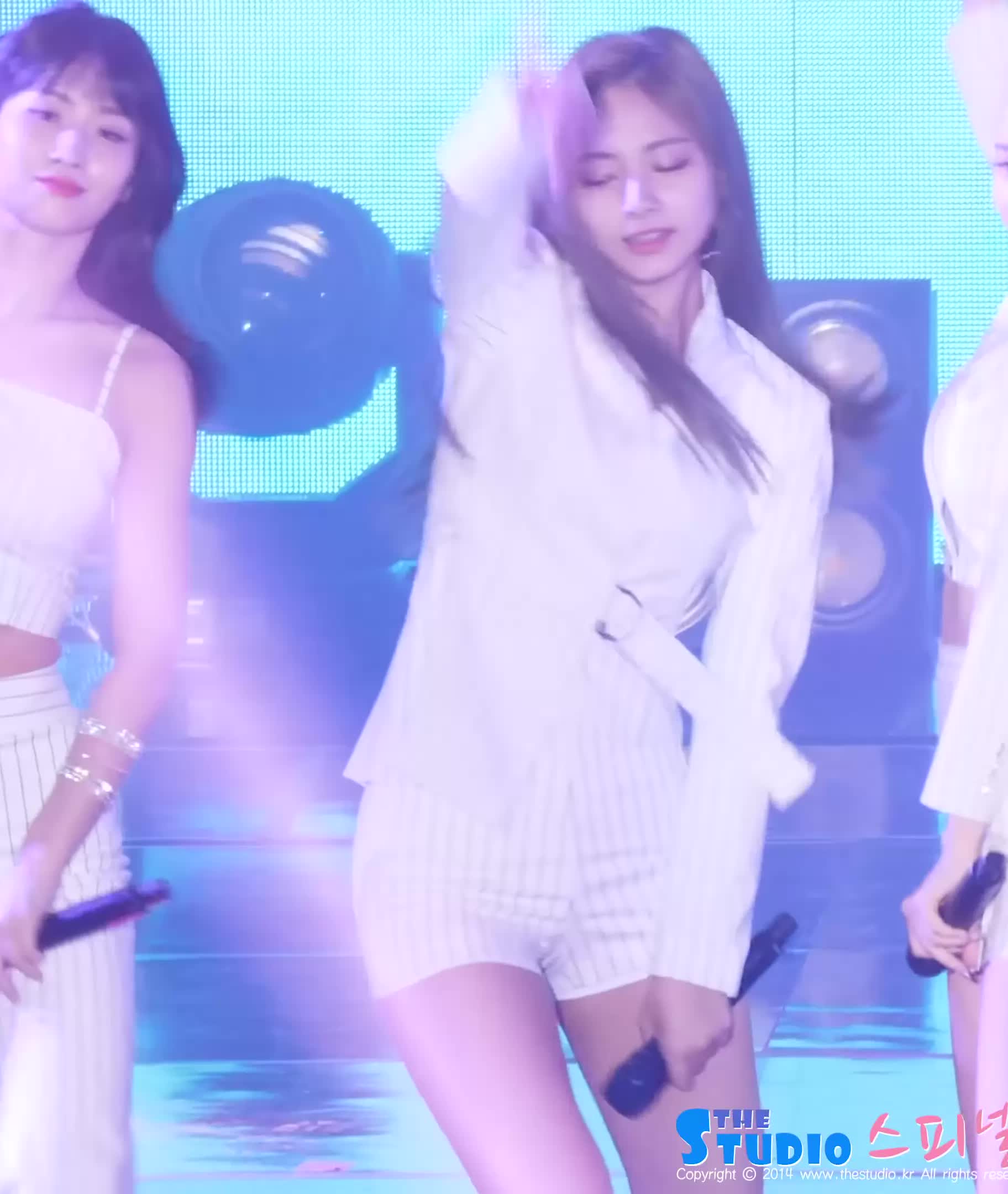 Tzuyu - white striped suit jacket, shorts | Scrolller