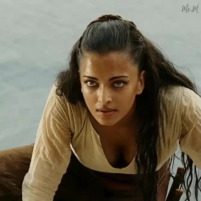 Aishwarya Rai Bachchan's SEXY cleavage show! | Scrolller