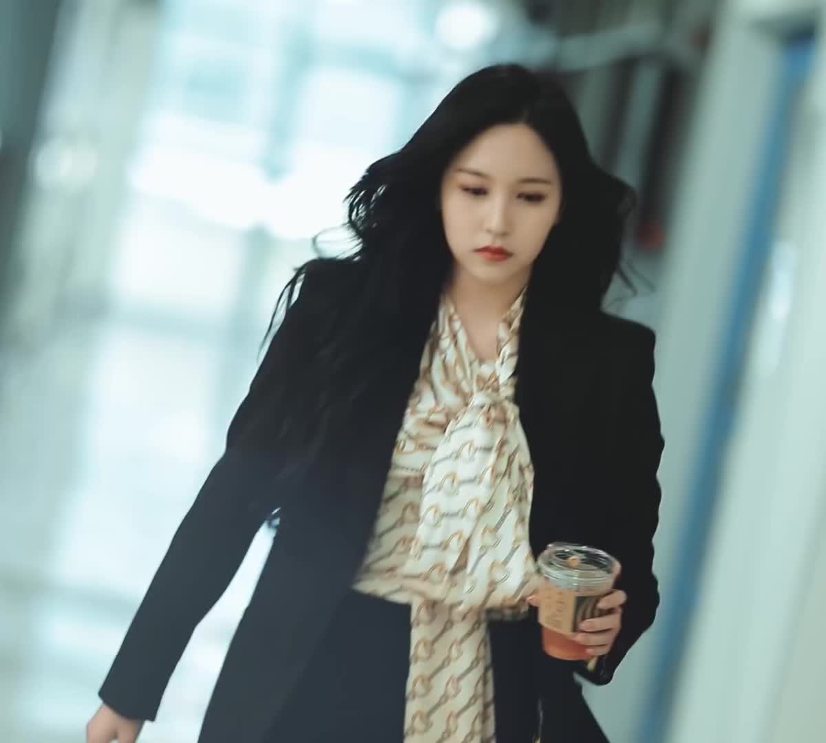 210326 - CEO Myoui Mina | Scrolller