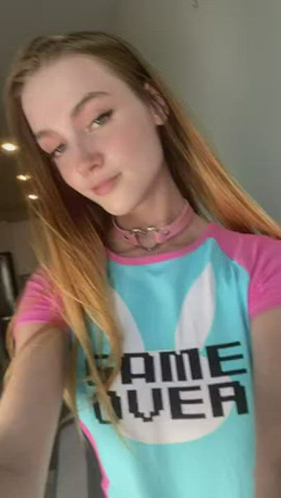 Gamer Girl Surprise Scrolller