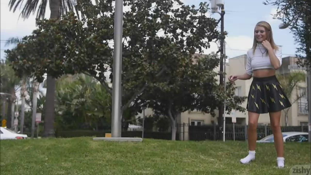 showing some moves... | Scrolller