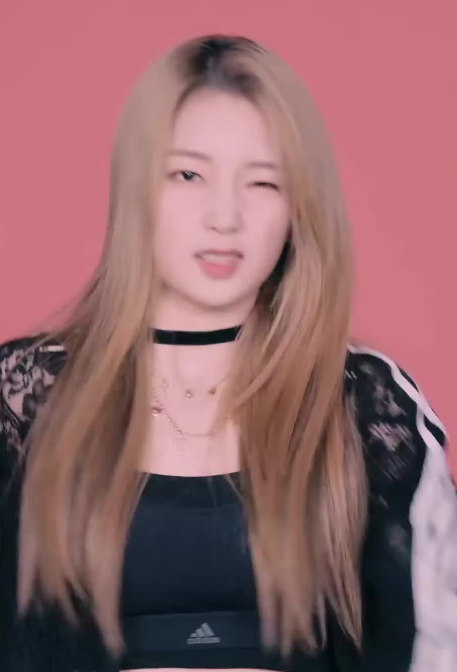 Yeonhee closeup dancing expressions | Scrolller