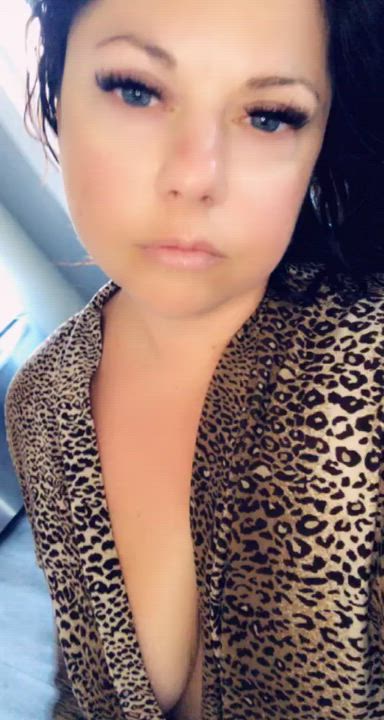 Kids are fed, now its time for your breakfast 😈 | Scrolller