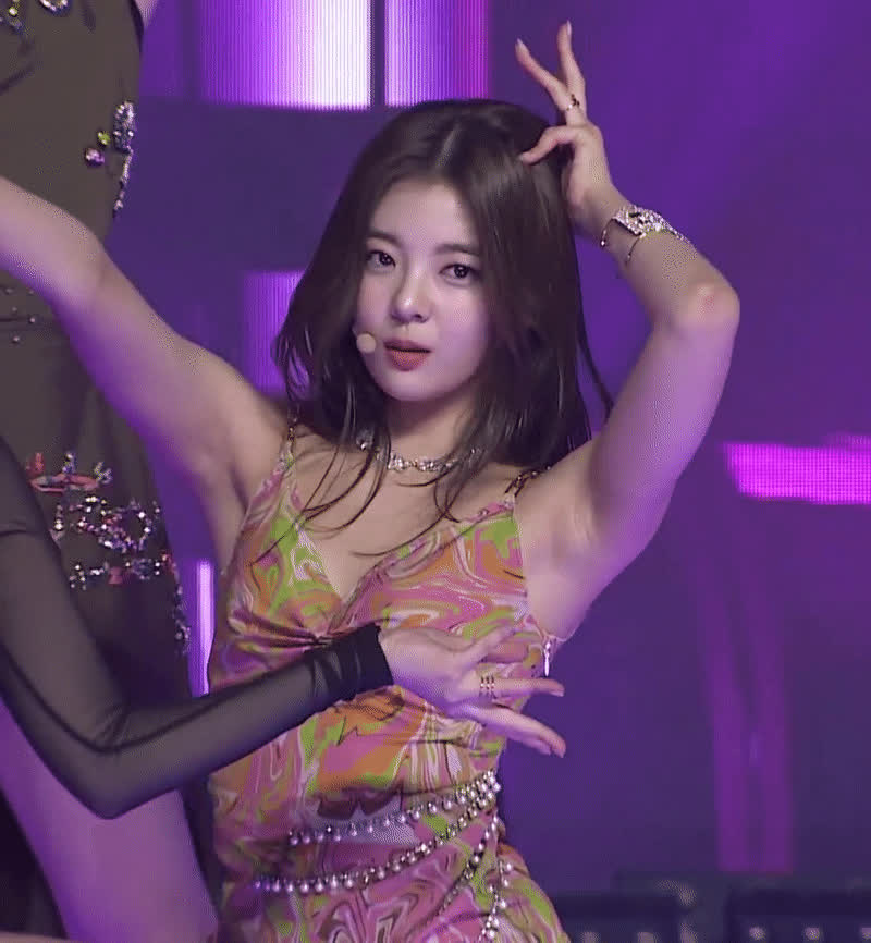 ITZY - Lia | Scrolller