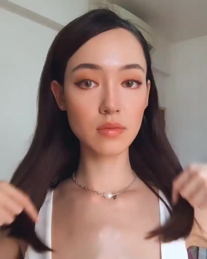 Austrian x Hong Konger | Scrolller