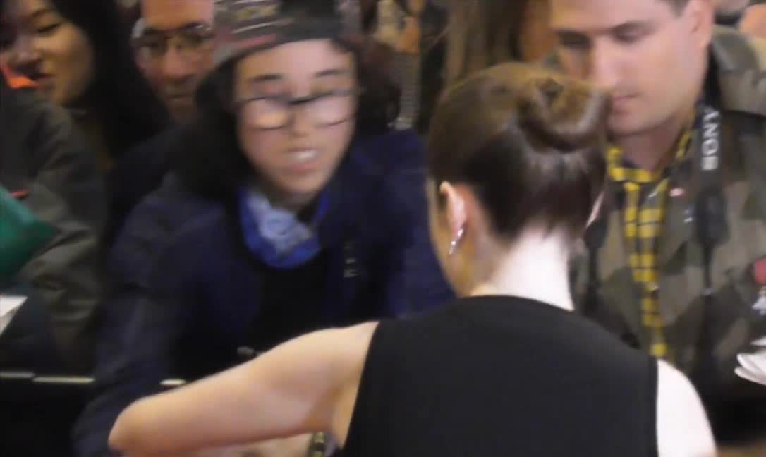 Fans clamoring for her autographs! | Scrolller