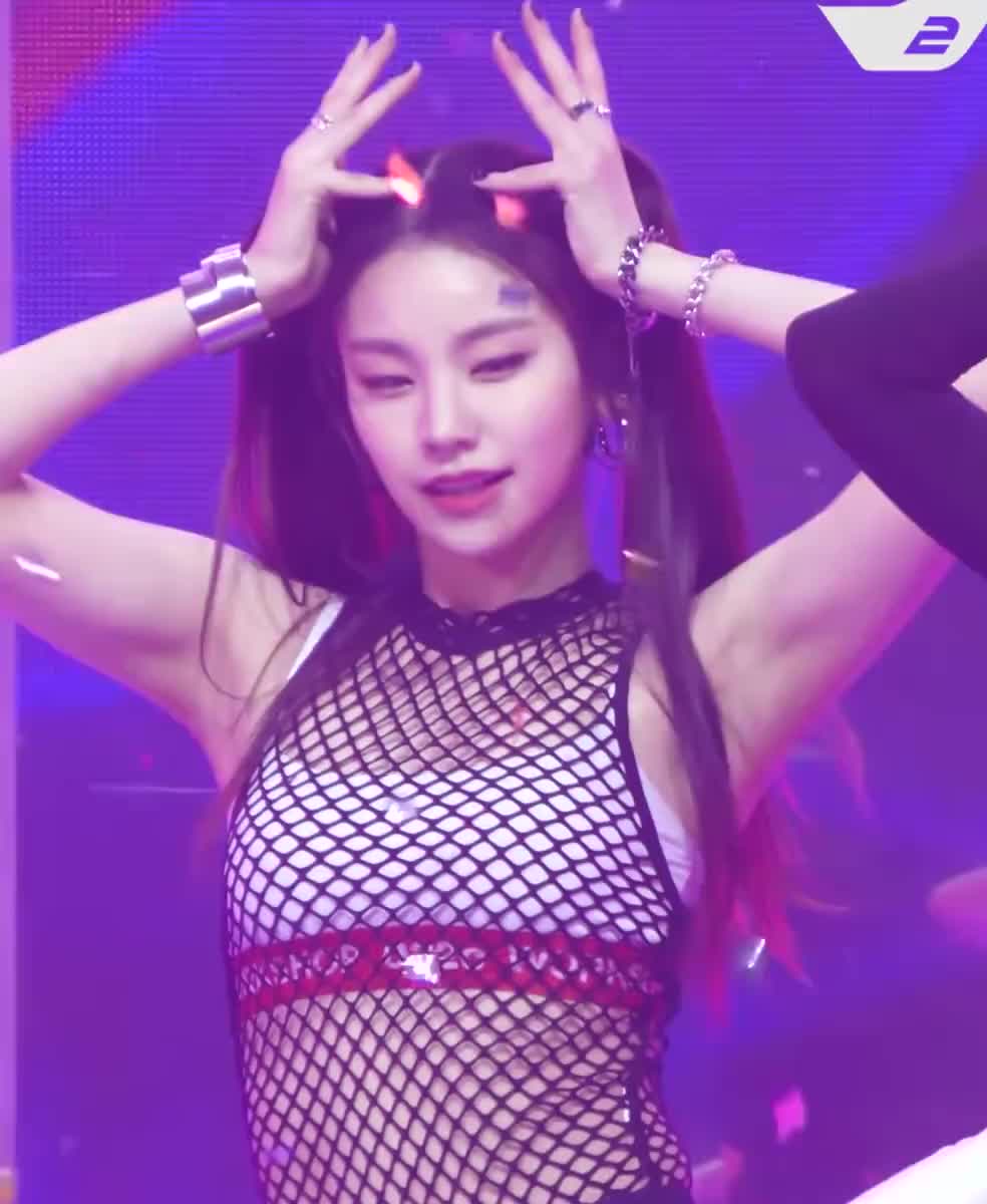 ITZY - Yeji | Scrolller