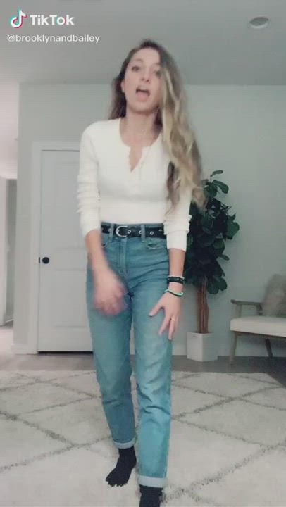 Roommates Scrolller