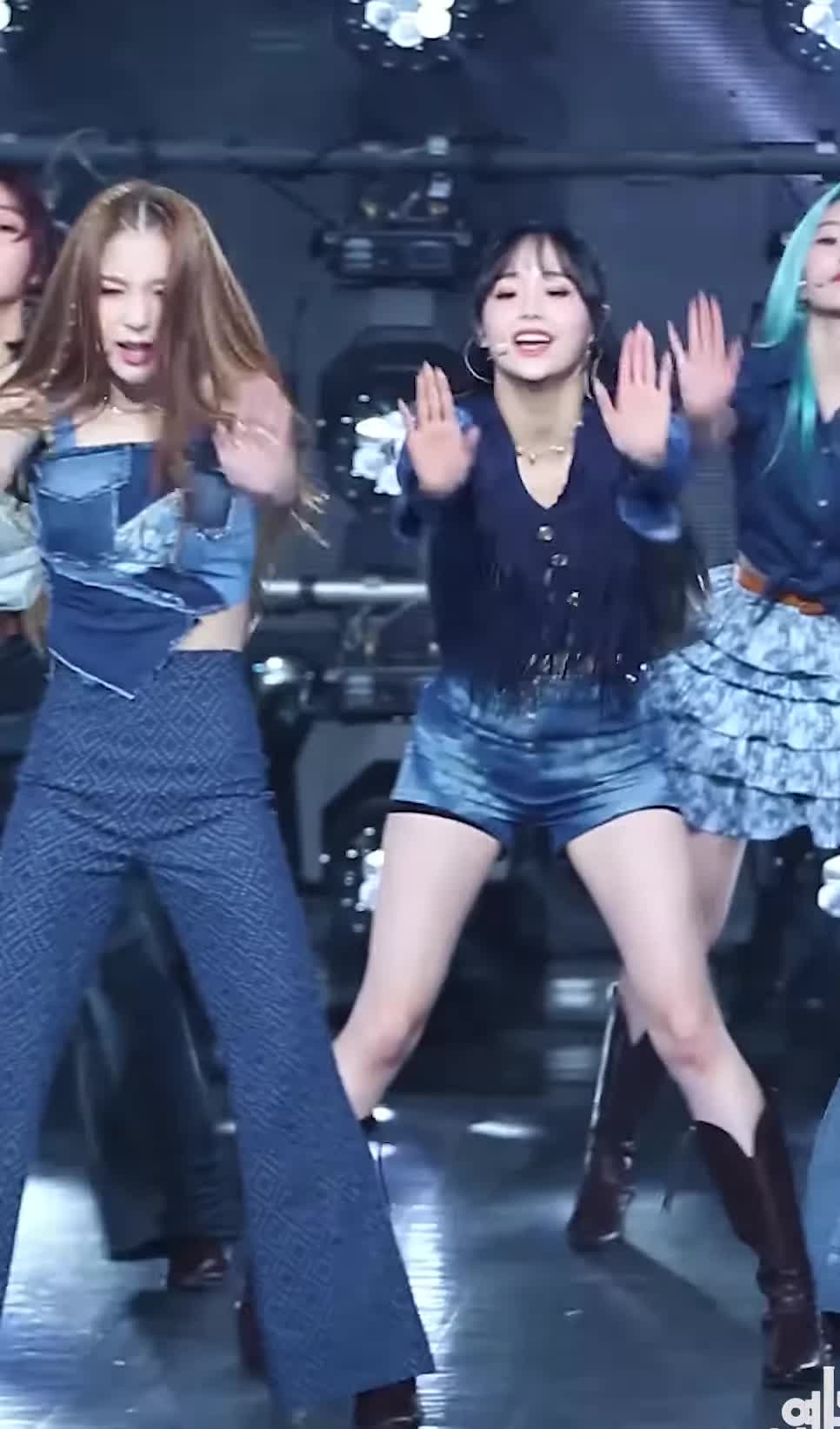 LOONA - Chuu | Scrolller