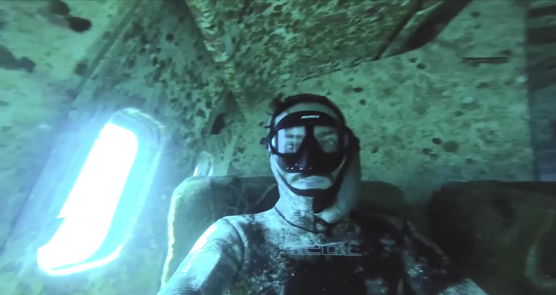 Inside an sunken airliner | Scrolller