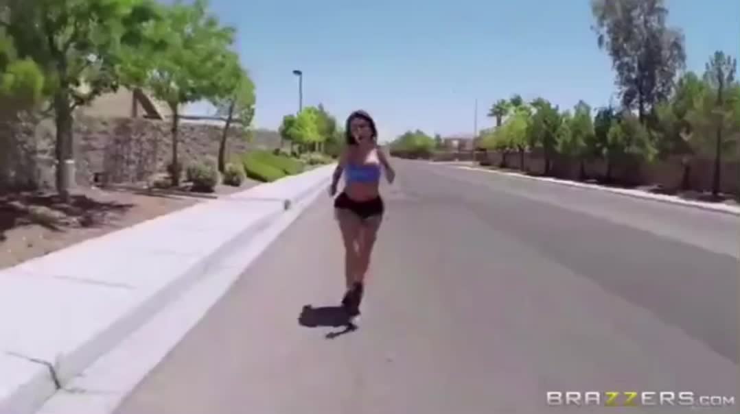 Giant BubbleButt Jogging | Scrolller