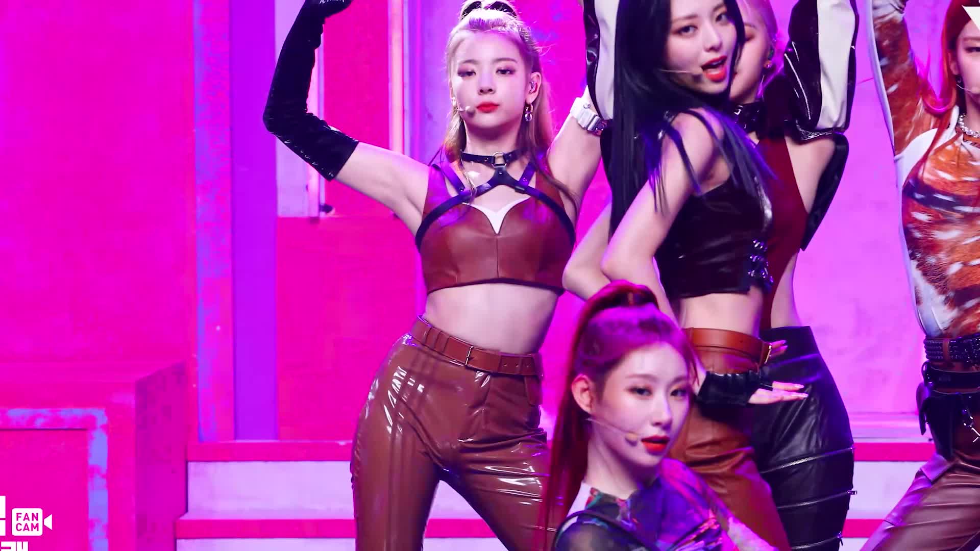 ITZY -Lia | Scrolller