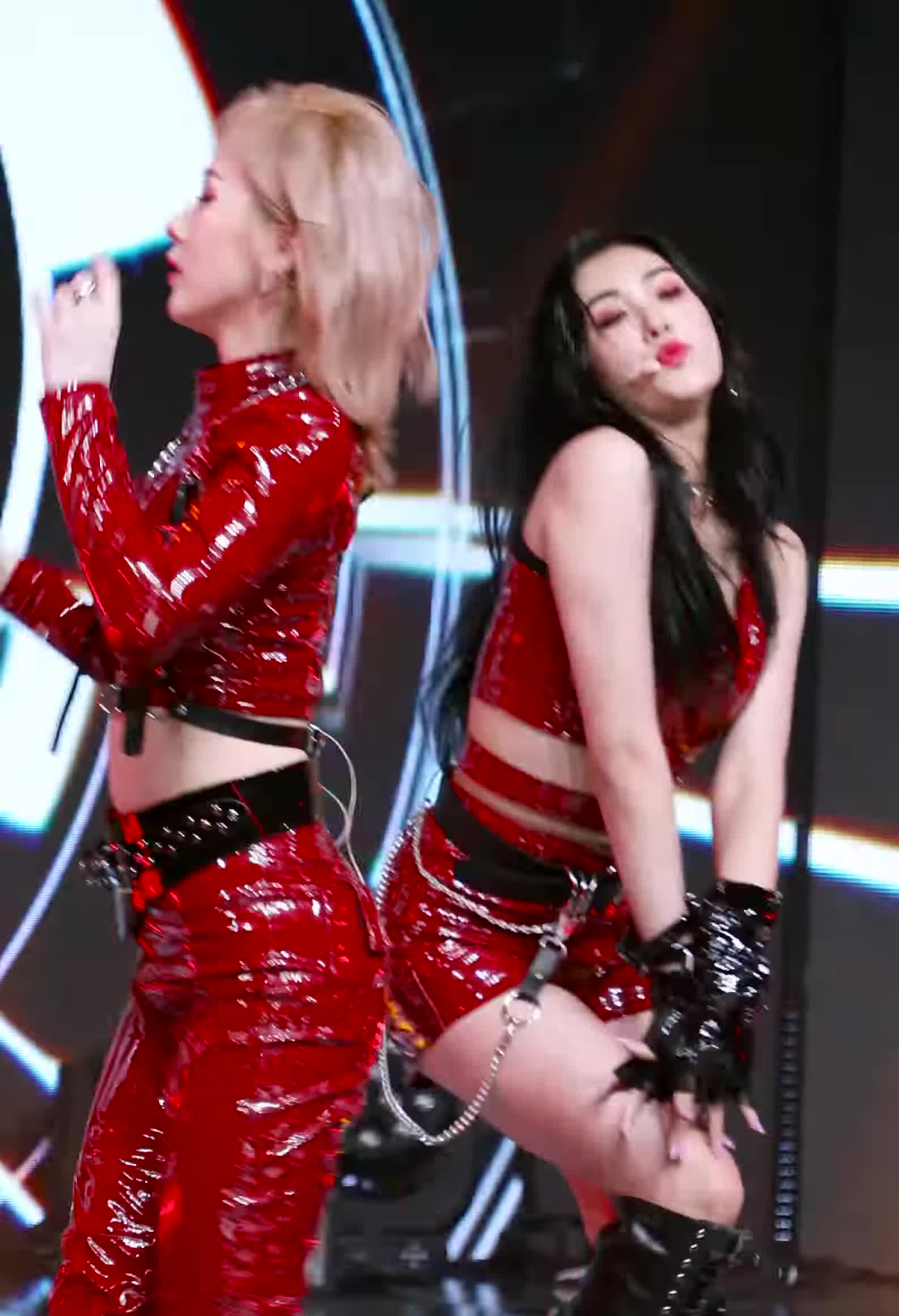 Everglow - Mia | Scrolller